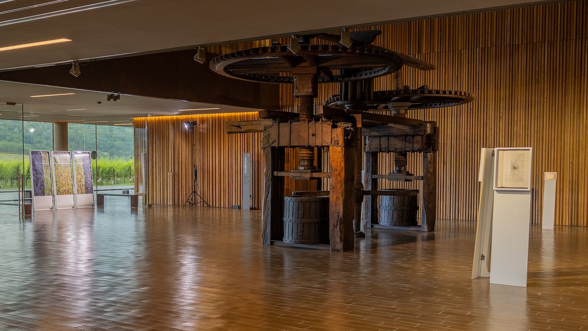 Arte contemporanea e vino: Armin Linke crea "Sampling the Vineyard" per ...